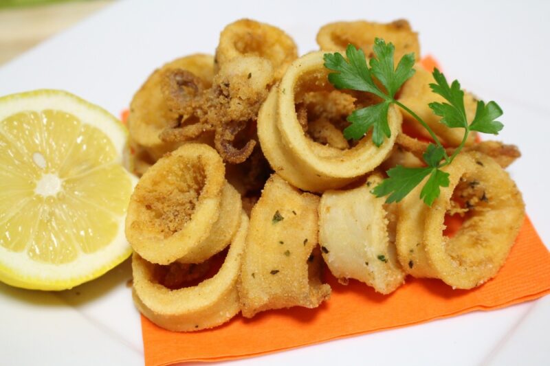 世界で2億5千万ドル稼いだラブコメのお手本！『ユー・ガット・メール』に登場する「カラマリ」はお酒にもぴったり！【映画メシ #33】 | 映画 | BANGER!!!（バンガー） 映画愛、爆発!!!